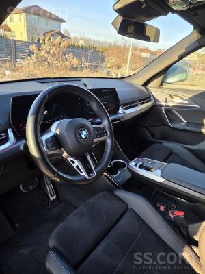 Black BMW X1 2023 in Riga, with an engine capacity of 1.50 L and mileage of 20 thousand km for 36500 €, photo 7 on AUTOMOTO.COM.LV