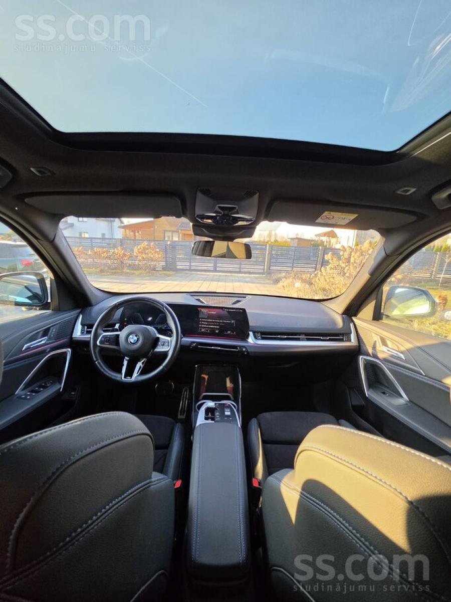 Black BMW X1 2023 in Riga, with an engine capacity of 1.50 L and mileage of 20 thousand km for 36500 €, photo 8 on AUTOMOTO.COM.LV