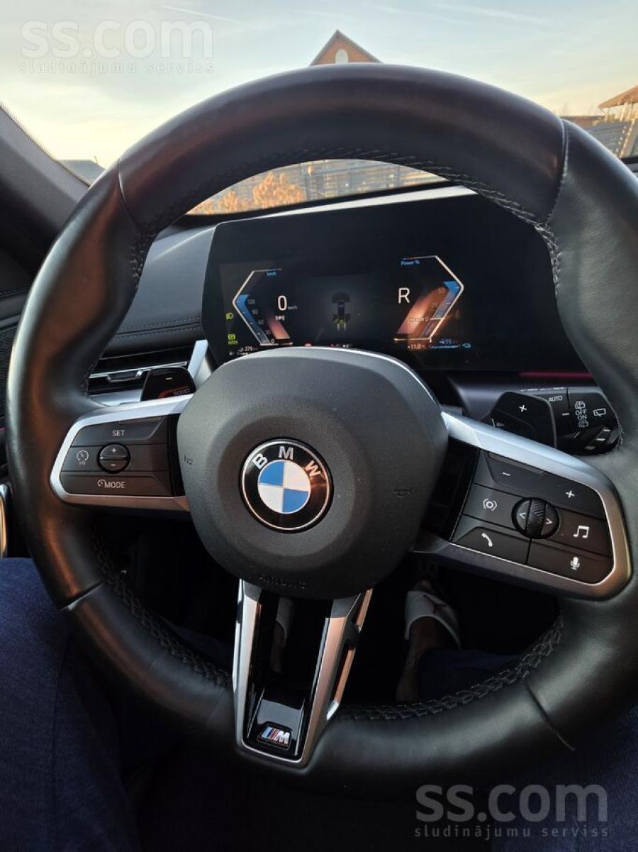 Black BMW X1 2023 in Riga, with an engine capacity of 1.50 L and mileage of 20 thousand km for 36500 €, photo 12 on AUTOMOTO.COM.LV