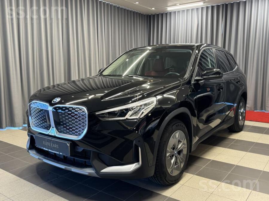 Black BMW X1 2023 in Riga, with an engine capacity of 2.00 L and mileage of 48 thousand km for 36190 €, photo 1 on AUTOMOTO.COM.LV