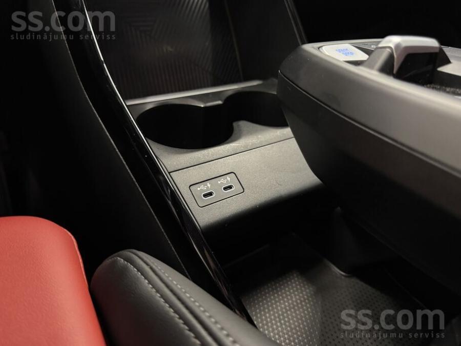 Black BMW X1 2023 in Riga, with an engine capacity of 2.00 L and mileage of 48 thousand km for 36190 €, photo 17 on AUTOMOTO.COM.LV
