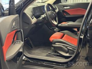 Black BMW X1 2023 in Riga, with an engine capacity of 2.00 L and mileage of 48 thousand km for 36190 €, photo 18 on AUTOMOTO.COM.LV