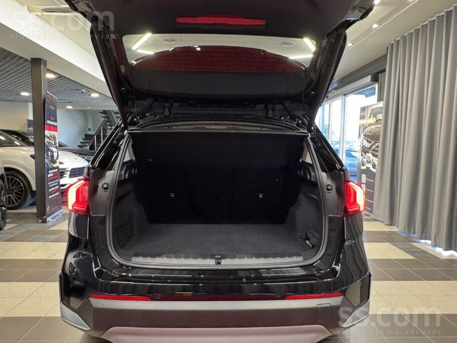 Black BMW X1 2023 in Riga, with an engine capacity of 2.00 L and mileage of 48 thousand km for 36190 €, photo 24 on AUTOMOTO.COM.LV