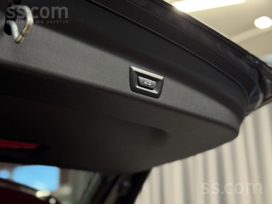 Black BMW X1 2023 in Riga, with an engine capacity of 2.00 L and mileage of 48 thousand km for 36190 €, photo 25 on AUTOMOTO.COM.LV