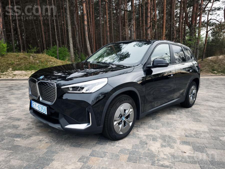 Black BMW X1 2023 in Jurmala, with an engine capacity of 2.00 L and mileage of 48 thousand km for 35000 €, photo 1 on AUTOMOTO.COM.LV