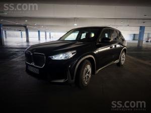 Black BMW X1 2023 in Jurmala, with an engine capacity of 2.00 L and mileage of 48 thousand km for 35000 €, photo 4 on AUTOMOTO.COM.LV