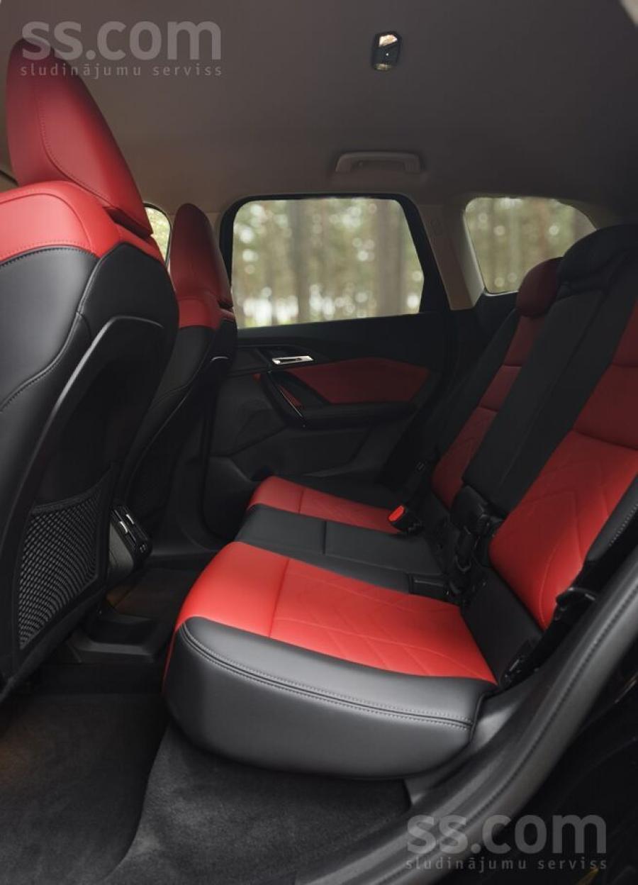 Black BMW X1 2023 in Jurmala, with an engine capacity of 2.00 L and mileage of 48 thousand km for 35000 €, photo 10 on AUTOMOTO.COM.LV