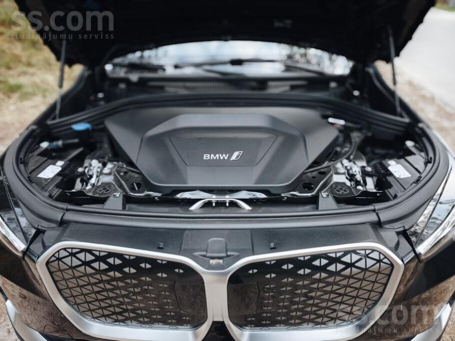 Black BMW X1 2023 in Jurmala, with an engine capacity of 2.00 L and mileage of 48 thousand km for 35000 €, photo 18 on AUTOMOTO.COM.LV