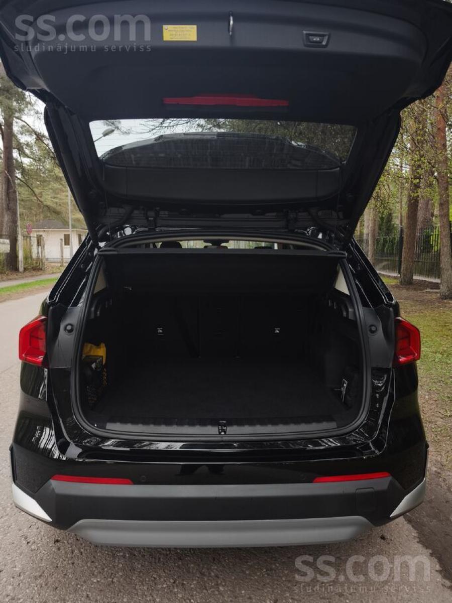 Black BMW X1 2023 in Jurmala, with an engine capacity of 2.00 L and mileage of 48 thousand km for 35000 €, photo 19 on AUTOMOTO.COM.LV