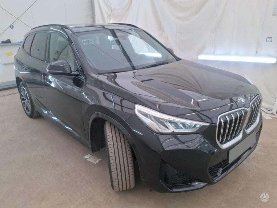 Black BMW X1 2023 in Vilnius, with an engine capacity of 1.50 L and mileage of 143 thousand km for 28315 €, photo 1 on AUTOMOTO.COM.LV