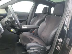 Black BMW X1 2023 in Vilnius, with an engine capacity of 1.50 L and mileage of 143 thousand km for 28315 €, photo 7 on AUTOMOTO.COM.LV