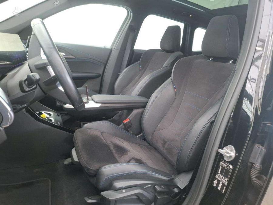 Black BMW X1 2023 in Vilnius, with an engine capacity of 1.50 L and mileage of 143 thousand km for 28315 €, photo 7 on AUTOMOTO.COM.LV