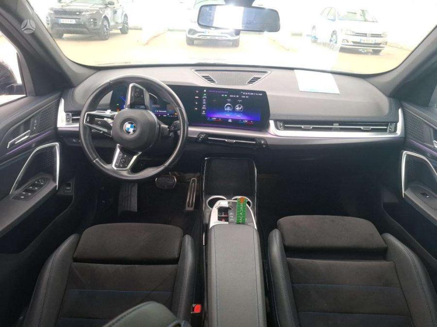 Black BMW X1 2023 in Vilnius, with an engine capacity of 1.50 L and mileage of 143 thousand km for 28315 €, photo 8 on AUTOMOTO.COM.LV