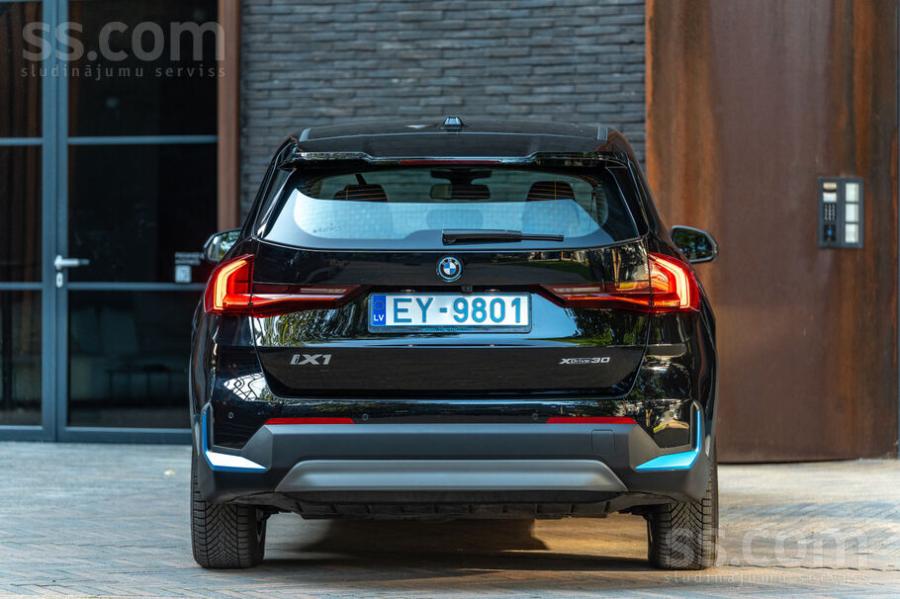 Melns BMW X1 2023 Rīga, ar dzinēja tilpumu 2.00 L un nobraukumu 3 tūkst. km par 40900 €, foto 3 vietnē AUTOMOTO.COM.LV