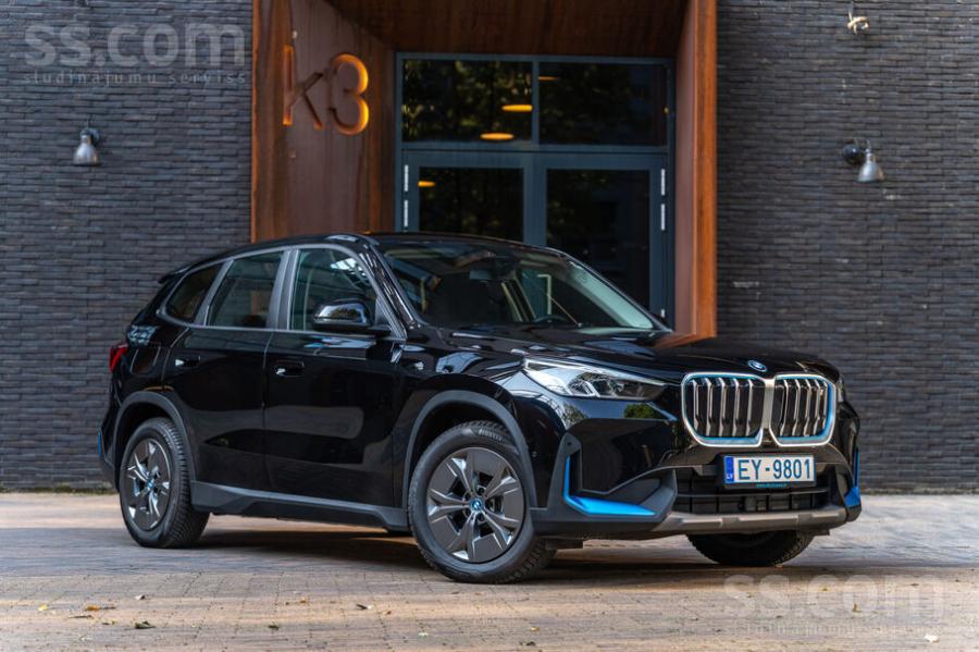 Melns BMW X1 2023 Rīga, ar dzinēja tilpumu 2.00 L un nobraukumu 3 tūkst. km par 40900 €, foto 4 vietnē AUTOMOTO.COM.LV