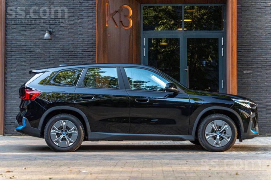 Melns BMW X1 2023 Rīga, ar dzinēja tilpumu 2.00 L un nobraukumu 3 tūkst. km par 40900 €, foto 8 vietnē AUTOMOTO.COM.LV