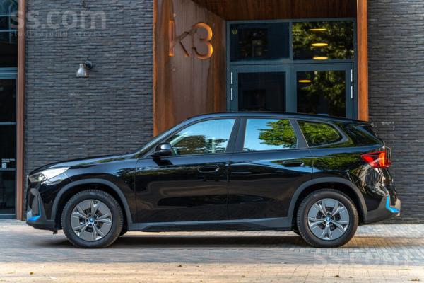 БМВ Х1 2023 в Рига на AUTOMOTO.COM.LV Черный БМВ Х1 2023 в Рига, объемом двигателя 2.00 л и пробегом 3 тыс. км за 40900 €, фото 9 на AUTOMOTO.COM.LV