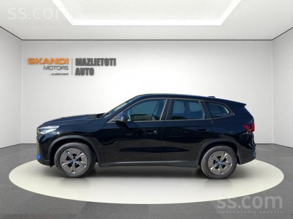 Black BMW X1 2023 in Riga, with an engine capacity of 0.00 L and mileage of 49 thousand km for 34990 €, photo 3 on AUTOMOTO.COM.LV