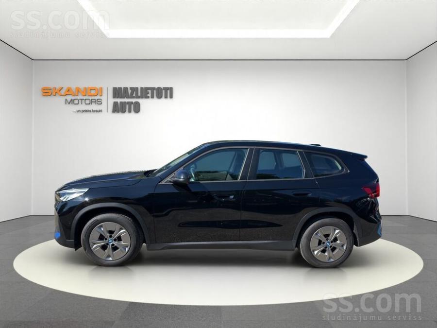 Black BMW X1 2023 in Riga, with an engine capacity of 0.00 L and mileage of 49 thousand km for 34990 €, photo 4 on AUTOMOTO.COM.LV