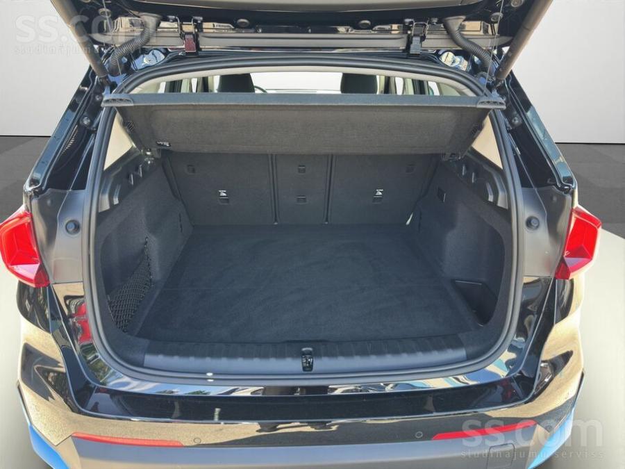 Black BMW X1 2023 in Riga, with an engine capacity of 0.00 L and mileage of 49 thousand km for 34990 €, photo 19 on AUTOMOTO.COM.LV
