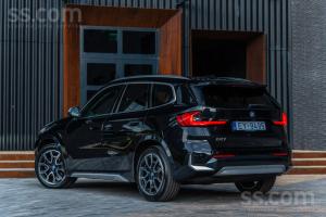 Black BMW X1 2023 in Riga, with an engine capacity of 0.00 L and mileage of 48 thousand km for 38900 €, photo 4 on AUTOMOTO.COM.LV