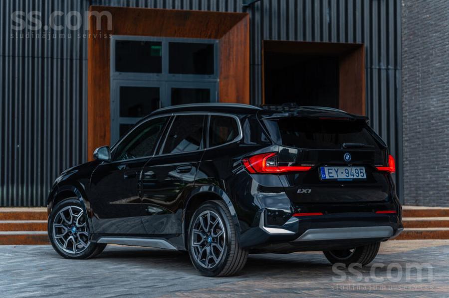 Black BMW X1 2023 in Riga, with an engine capacity of 0.00 L and mileage of 48 thousand km for 38900 €, photo 4 on AUTOMOTO.COM.LV