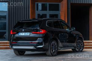 Black BMW X1 2023 in Riga, with an engine capacity of 0.00 L and mileage of 48 thousand km for 38900 €, photo 5 on AUTOMOTO.COM.LV