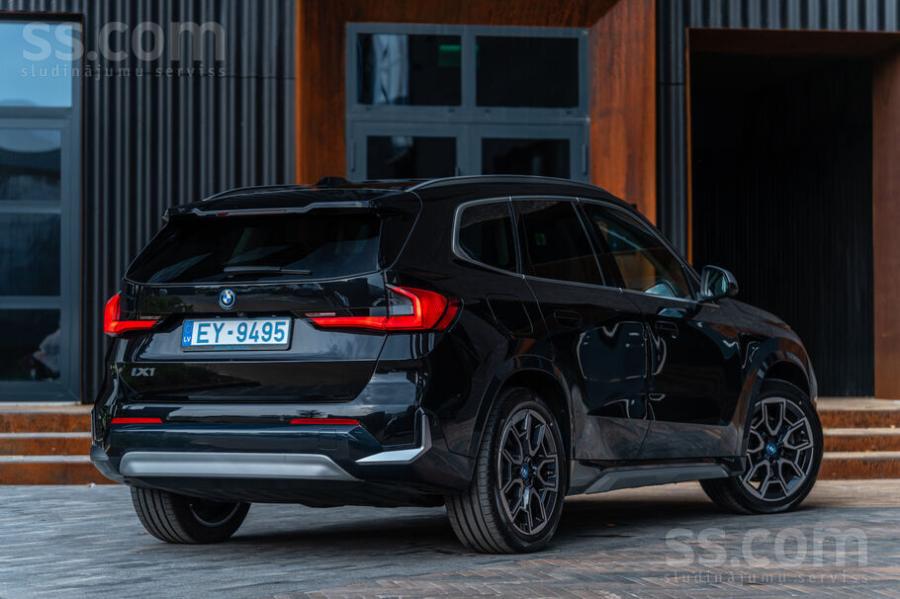 Black BMW X1 2023 in Riga, with an engine capacity of 0.00 L and mileage of 48 thousand km for 38900 €, photo 5 on AUTOMOTO.COM.LV