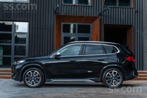 Black BMW X1 2023 in Riga, with an engine capacity of 0.00 L and mileage of 48 thousand km for 38900 €, photo 8 on AUTOMOTO.COM.LV
