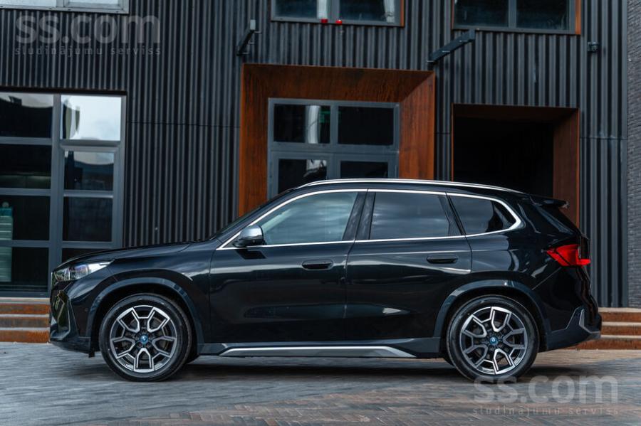 Black BMW X1 2023 in Riga, with an engine capacity of 0.00 L and mileage of 48 thousand km for 38900 €, photo 8 on AUTOMOTO.COM.LV