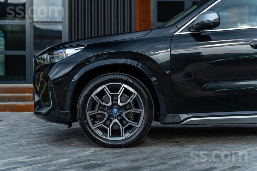 Black BMW X1 2023 in Riga, with an engine capacity of 0.00 L and mileage of 48 thousand km for 38900 €, photo 10 on AUTOMOTO.COM.LV