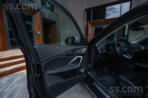Black BMW X1 2023 in Riga, with an engine capacity of 0.00 L and mileage of 48 thousand km for 38900 €, photo 16 on AUTOMOTO.COM.LV