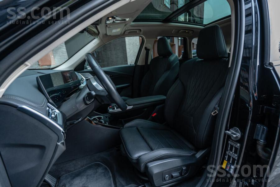 Black BMW X1 2023 in Riga, with an engine capacity of 0.00 L and mileage of 48 thousand km for 38900 €, photo 18 on AUTOMOTO.COM.LV