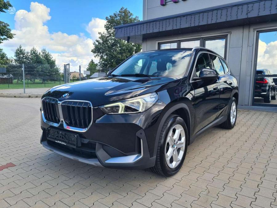 Black BMW X1 2023 in Siauliai, with an engine capacity of 2.00 L and mileage of 155 thousand km for 24990 €, photo 4 on AUTOMOTO.COM.LV