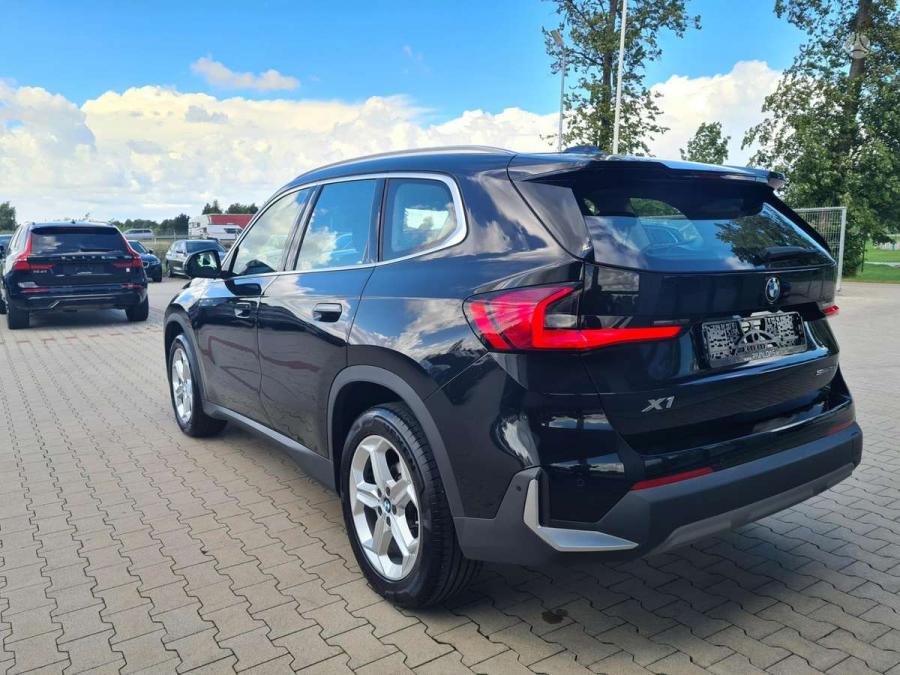 Black BMW X1 2023 in Siauliai, with an engine capacity of 2.00 L and mileage of 155 thousand km for 24990 €, photo 7 on AUTOMOTO.COM.LV