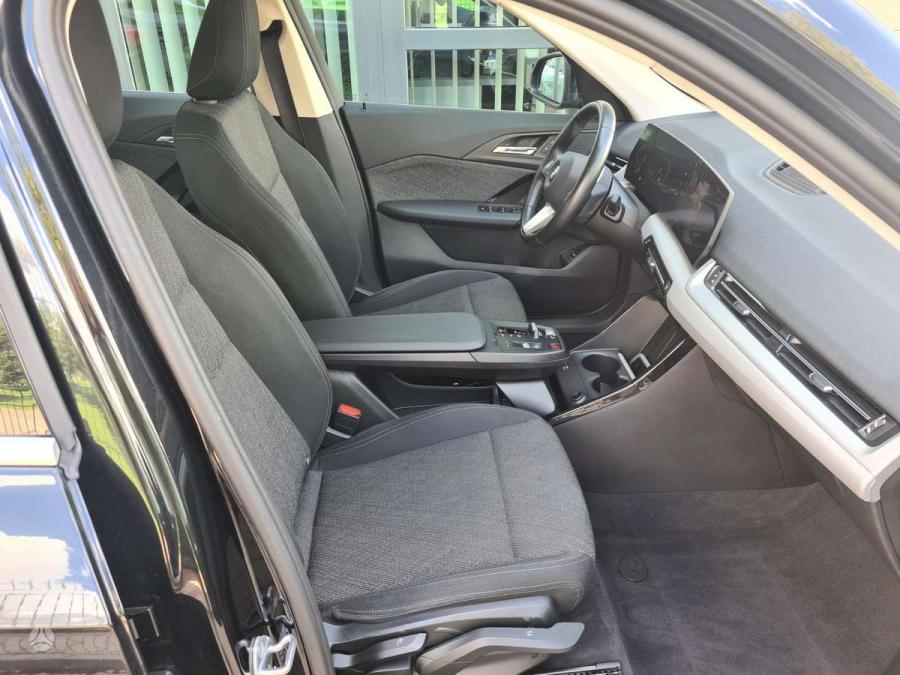 Black BMW X1 2023 in Siauliai, with an engine capacity of 2.00 L and mileage of 155 thousand km for 24990 €, photo 16 on AUTOMOTO.COM.LV