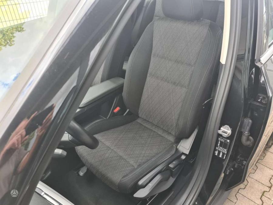 Black BMW X1 2023 in Siauliai, with an engine capacity of 2.00 L and mileage of 155 thousand km for 24990 €, photo 17 on AUTOMOTO.COM.LV