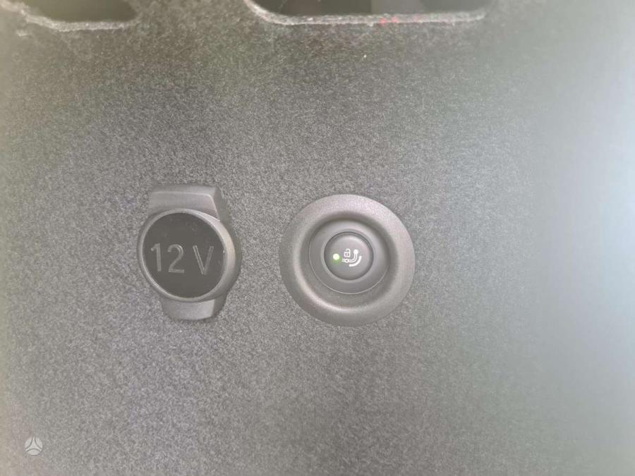 Black BMW X1 2023 in Siauliai, with an engine capacity of 2.00 L and mileage of 155 thousand km for 24990 €, photo 38 on AUTOMOTO.COM.LV