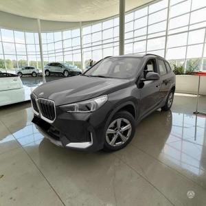 Melns BMW X1 2023 Viļņa, ar dzinēja tilpumu 2.00 L un nobraukumu 220 tūkst. km par 22748 €, foto  vietnē AUTOMOTO.COM.LV
