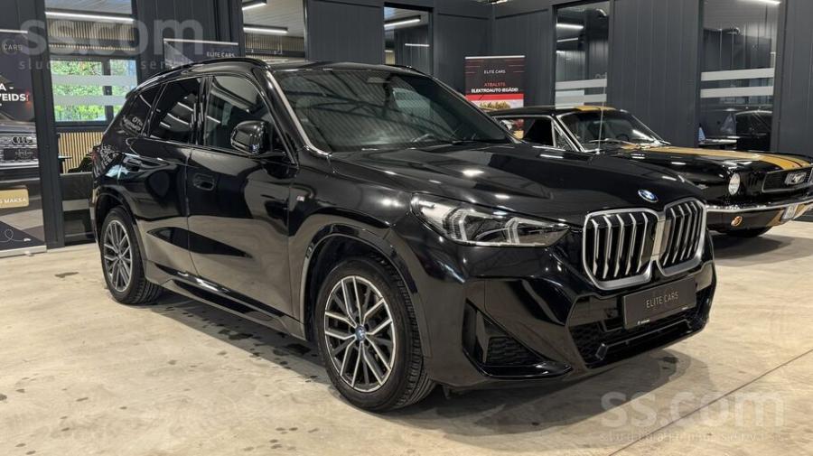 Melns BMW X1 2023 Rīga, ar dzinēja tilpumu 1.50 L un nobraukumu 22 tūkst. km par 36990 €, foto 1 vietnē AUTOMOTO.COM.LV