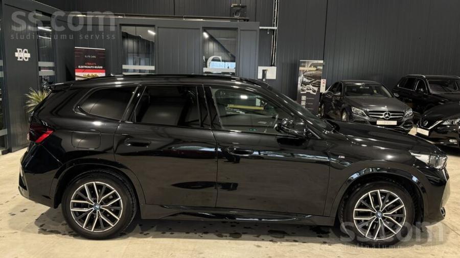 Melns BMW X1 2023 Rīga, ar dzinēja tilpumu 1.50 L un nobraukumu 22 tūkst. km par 36990 €, foto 3 vietnē AUTOMOTO.COM.LV