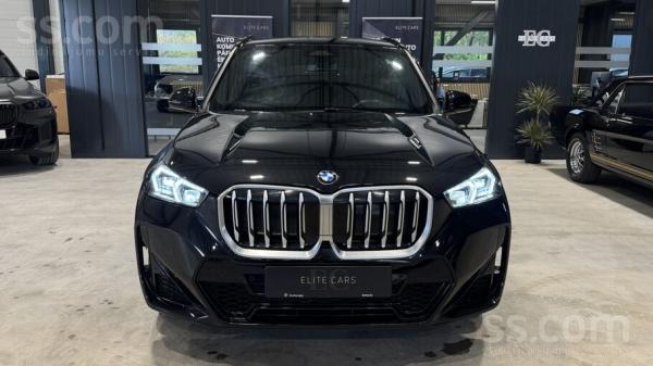 BMW X1 2023 Rīga vietnē Melns BMW X1 2023 Rīga, ar dzinēja tilpumu 1.50 L un nobraukumu 22 tūkst. km par 36990 €, foto 9 vietnē AUTOMOTO.COM.LV