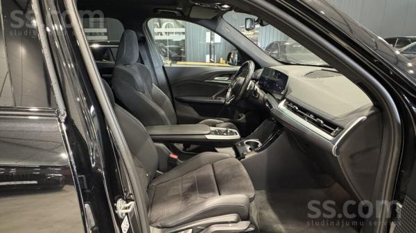 BMW X1 2023 Rīga vietnē Melns BMW X1 2023 Rīga, ar dzinēja tilpumu 1.50 L un nobraukumu 22 tūkst. km par 36990 €, foto 11 vietnē AUTOMOTO.COM.LV