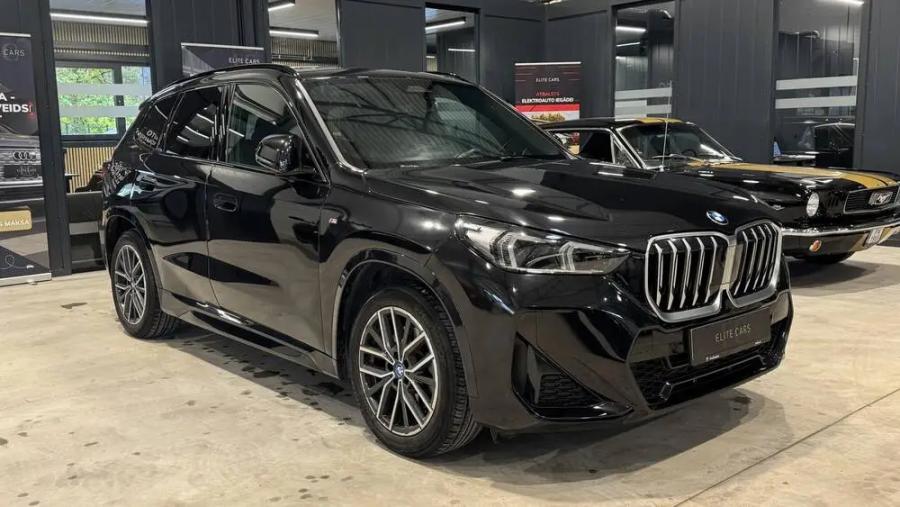 Melns BMW X1 2023 Rīga, ar dzinēja tilpumu 1.50 L un nobraukumu 22 tūkst. km par 34990 €, foto 1 vietnē AUTOMOTO.COM.LV
