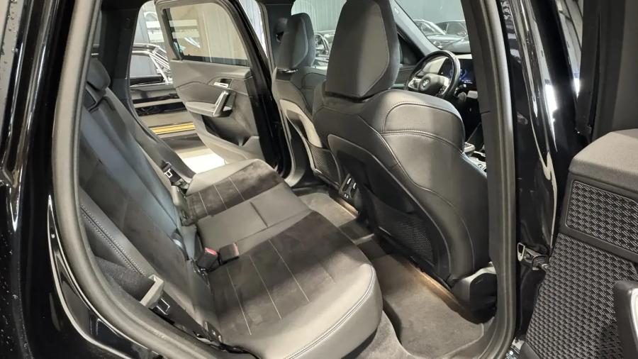 Black BMW X1 2023 in Marupe, with an engine capacity of 1.50 L and mileage of 22 thousand km for 36990 €, photo 8 on AUTOMOTO.COM.LV