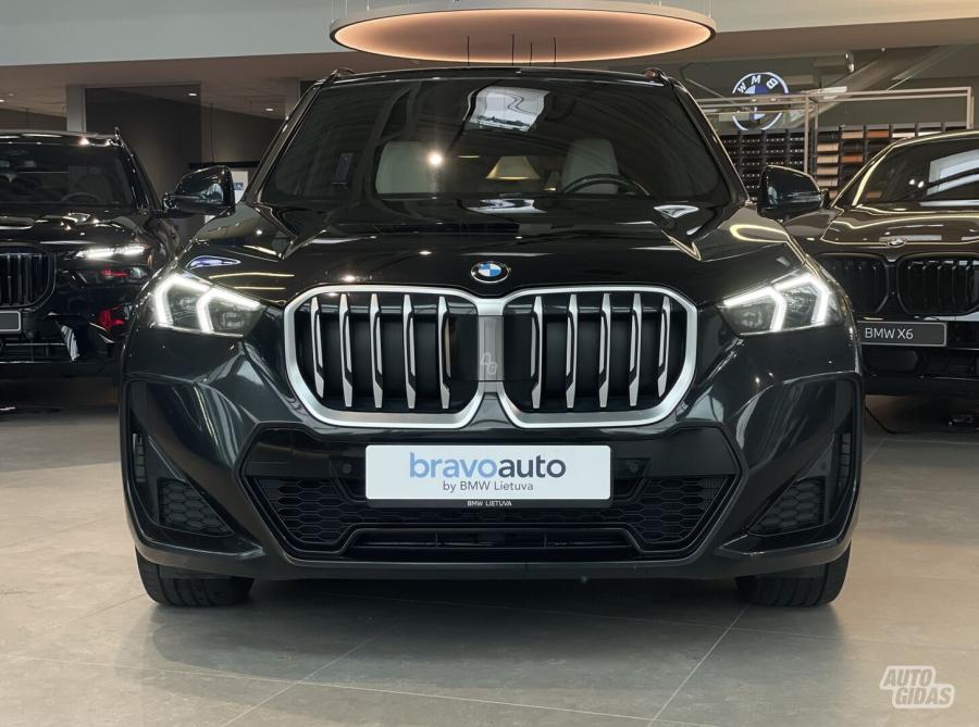 Black BMW X1 2023 in Klaipeda, with an engine capacity of 2.00 L and mileage of 124 thousand km for 32991 €, photo 3 on AUTOMOTO.COM.LV