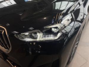 Black BMW X1 2023 in Klaipeda, with an engine capacity of 2.00 L and mileage of 124 thousand km for 32991 €, photo 9 on AUTOMOTO.COM.LV