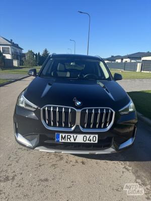 Melns BMW X1 2023 Kauņa, ar dzinēja tilpumu 1.50 L un nobraukumu 37 tūkst. km par 34990 €, foto 1 vietnē AUTOMOTO.COM.LV