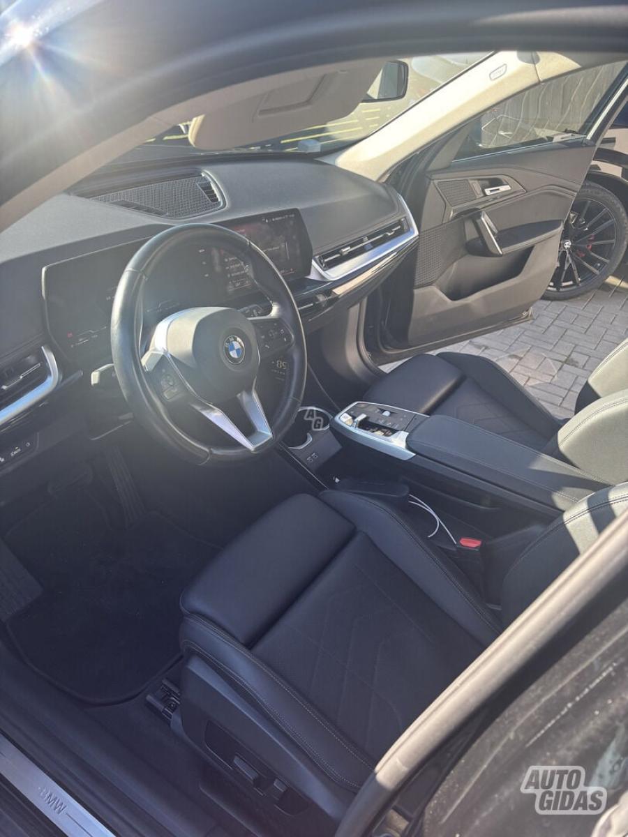 Melns BMW X1 2023 Kauņa, ar dzinēja tilpumu 1.50 L un nobraukumu 37 tūkst. km par 34990 €, foto 5 vietnē AUTOMOTO.COM.LV
