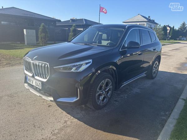 BMW X1 2023 KauÅa vietnÄ Melns BMW X1 2023 KauÅa, ar dzinÄja tilpumu 1.50 L un nobraukumu 37 tÅ«kst. km par 34990 ā¬, foto 10 vietnÄ AUTOMOTO.COM.LV